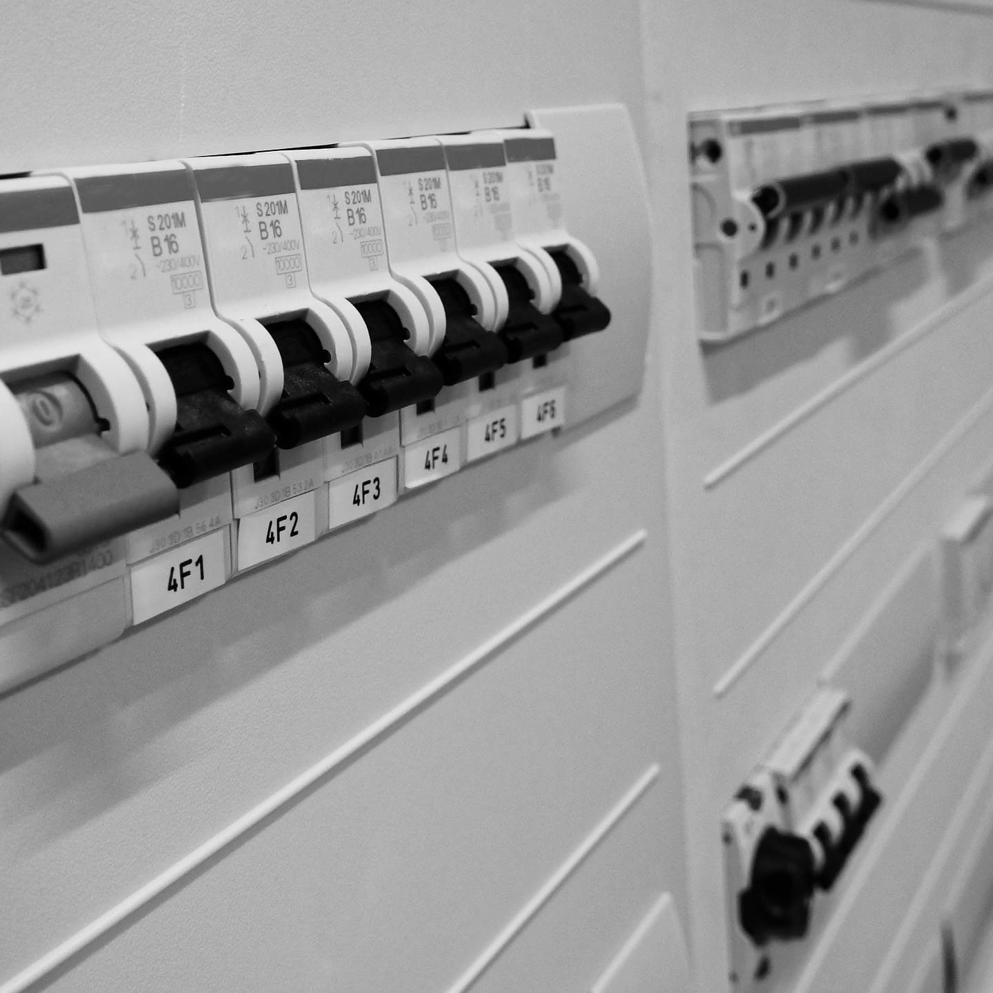 Tornillos para componentes de material eléctrico - CELO